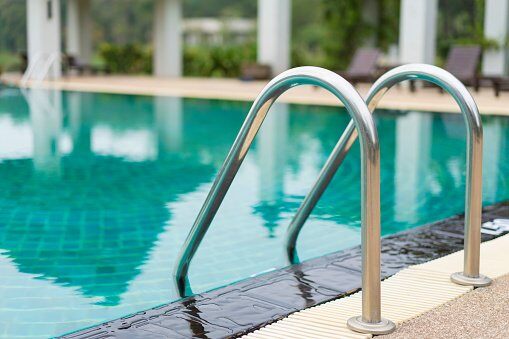 Safety Reminder: Pool Area Rules at Your Apartment